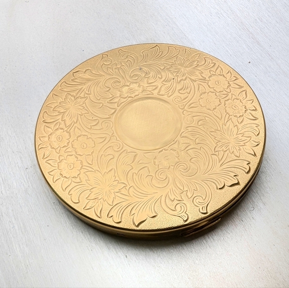 Vintage | Makeup | American Beauty Elgin Vintage Compact Engraved Gold ...
